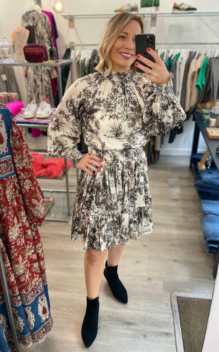 *LAST ONE!* Lavi Danielle Dress – blue Saffron Walden